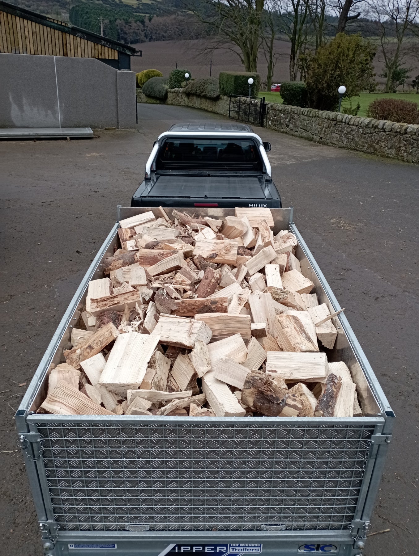 Quality Kiln Dried Logs & Firewood | Buy Logs Online | Linlithgow Logs